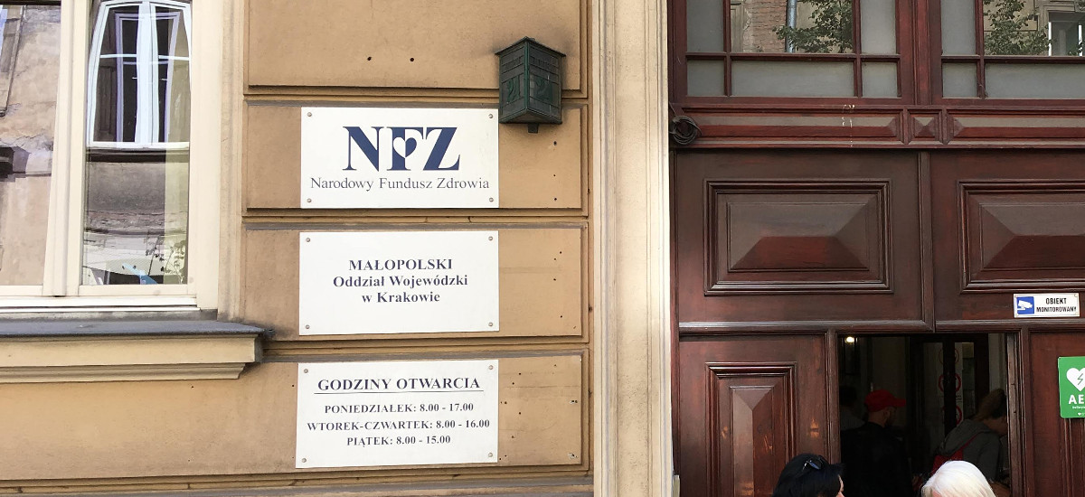 Kolejki po karty EKUZ w NFZ nawet po sezonie. Sprawę możemy też ...