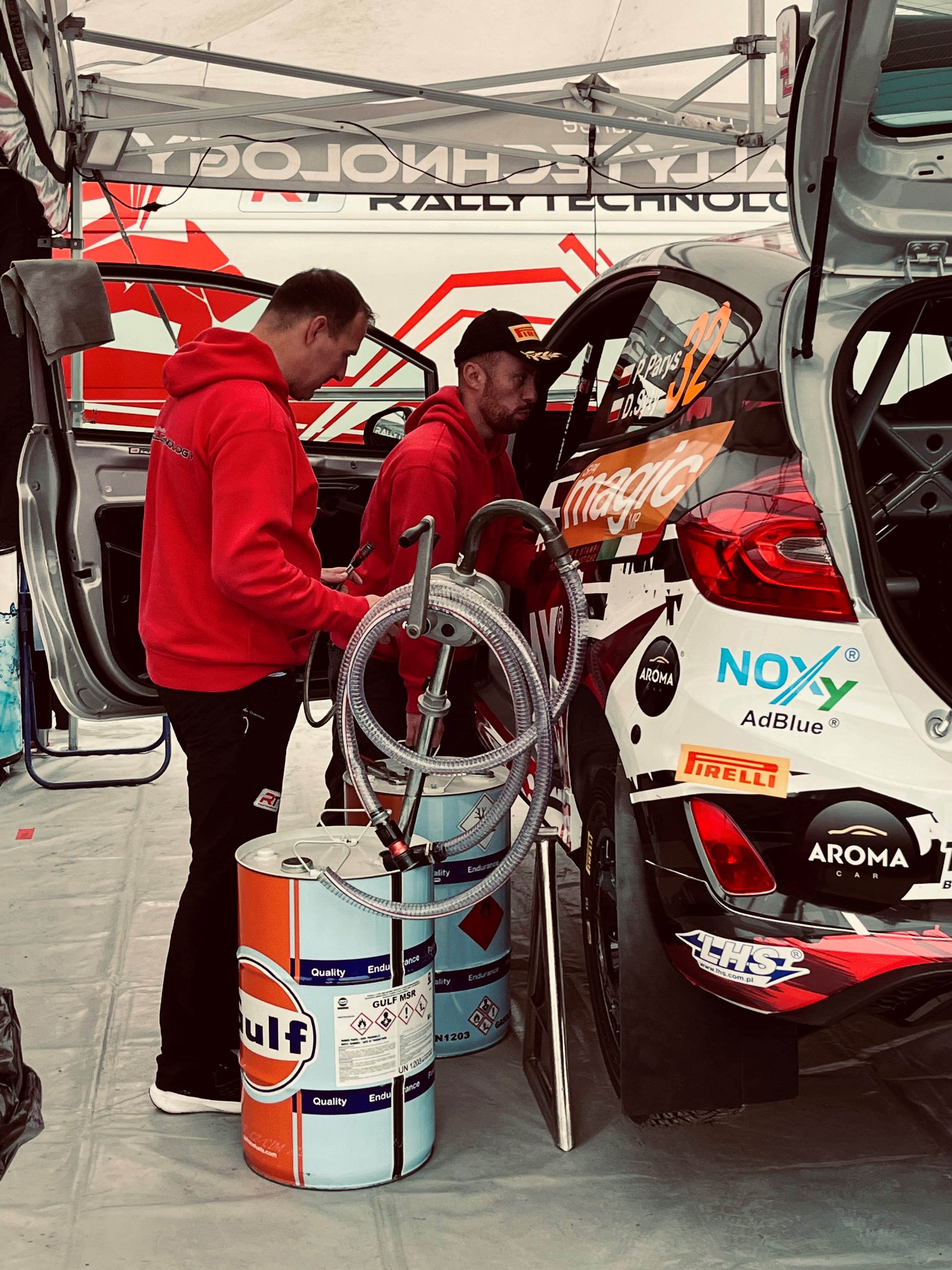 Wyścigówki na całym świecie jeżdżą na paliwie od Warter Fuels